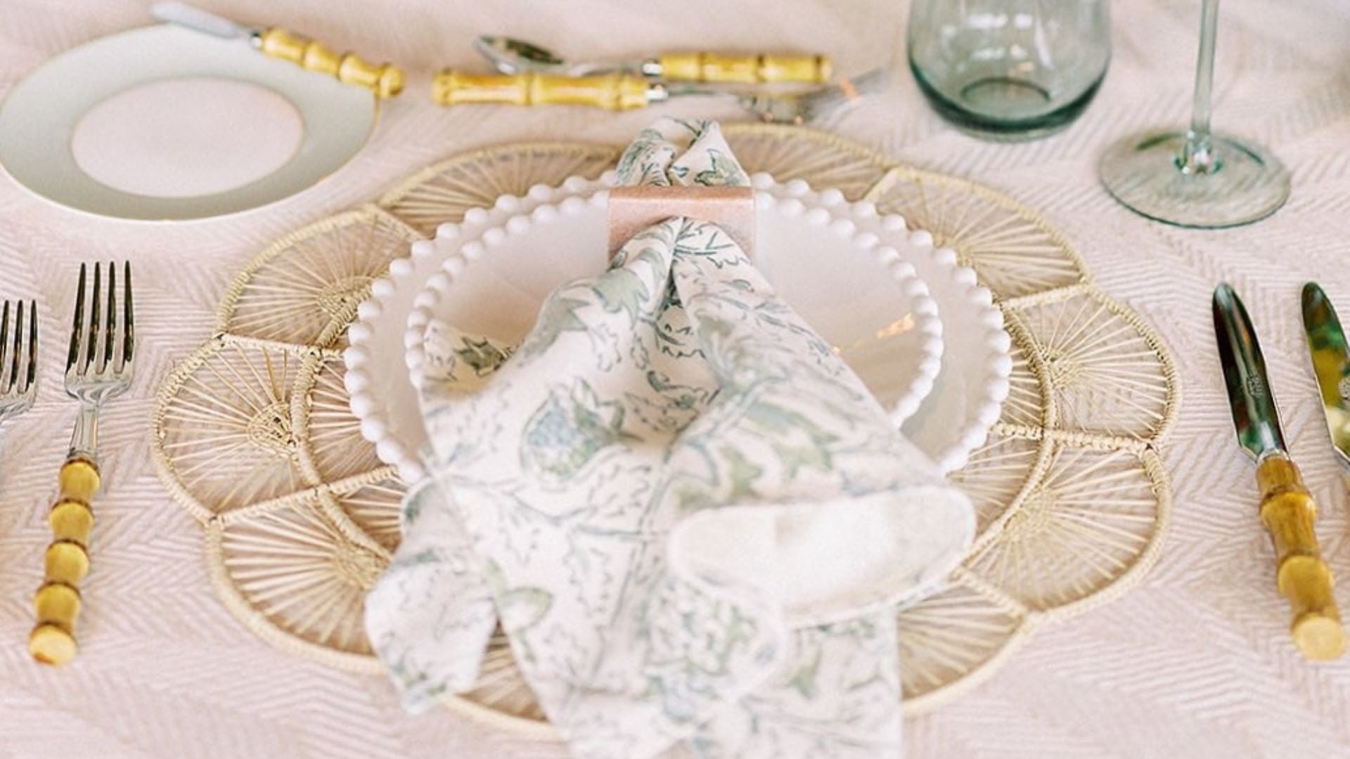 Discover Artisanal Table Décor | Shop Now – MacondoForever