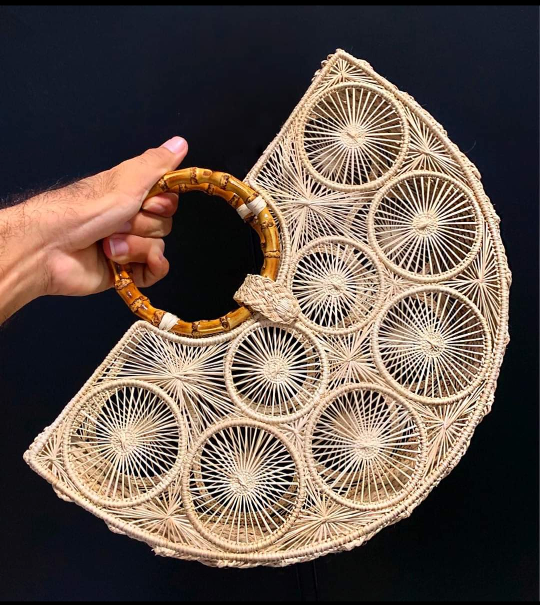 Vibrant Spiral Handwoven Iraca Purse – MacondoForever
